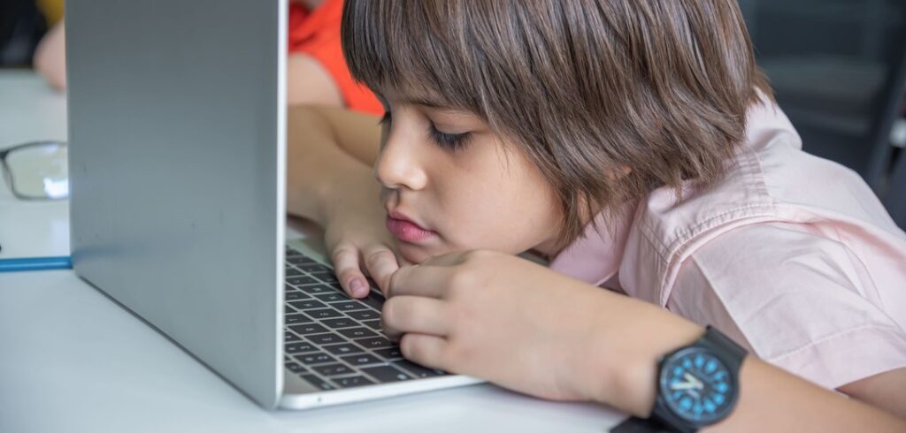 Schulanfang – Kind weint: Ursachen, Tipps & Hilfe für Eltern